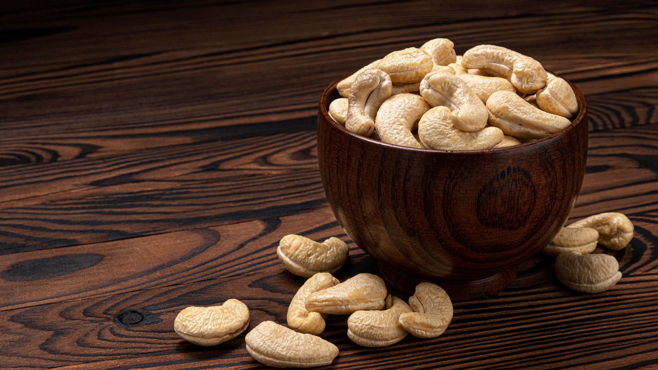 Cashews: Introduction, Nutrition, Uses & Buying Tips