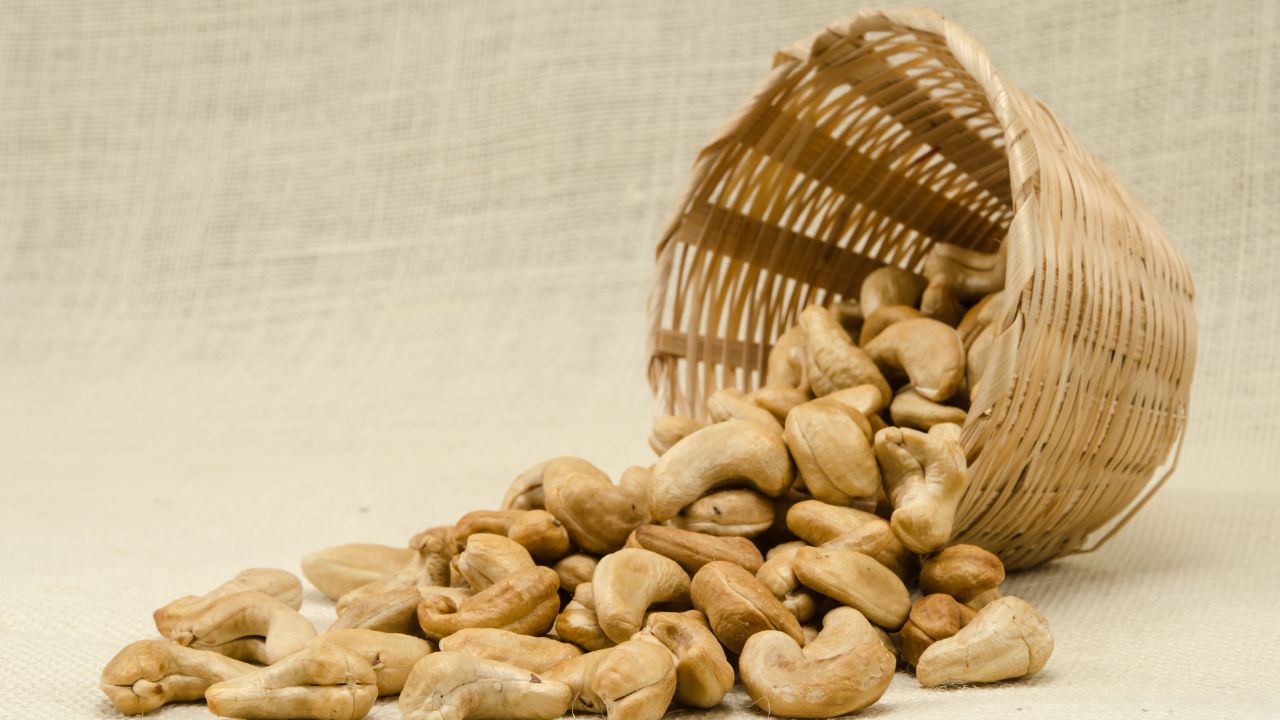 Cashews: Introduction, Nutrition, Uses & Buying Tips
