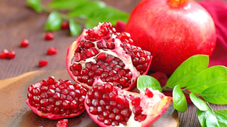 7 Fruits to Delay Aging and Boost Skin Health Naturally