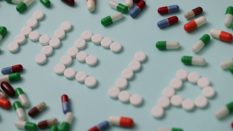 7 Supplement Combos You Should Never Take Together