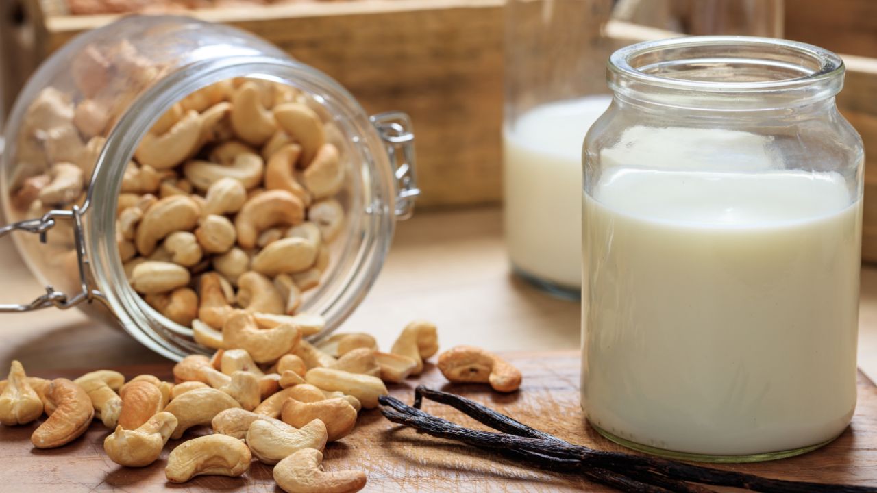 Cashews: Introduction, Nutrition, Uses & Buying Tips
